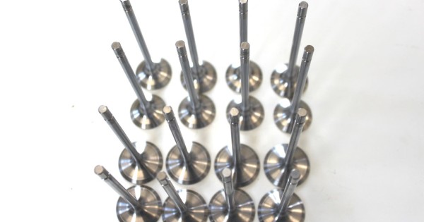 Full set of Engine Valves for Renault 1.8 & 2.0 16v F4P & F4R